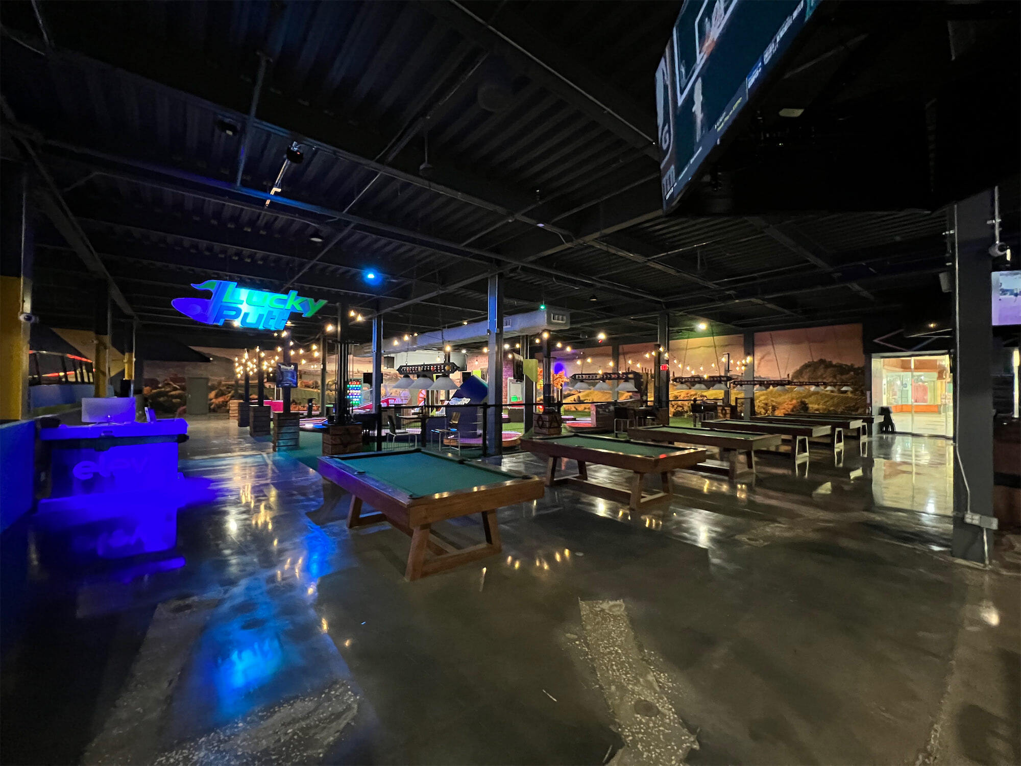 Elev8 Fun Indoor Adventure Park - Billiards